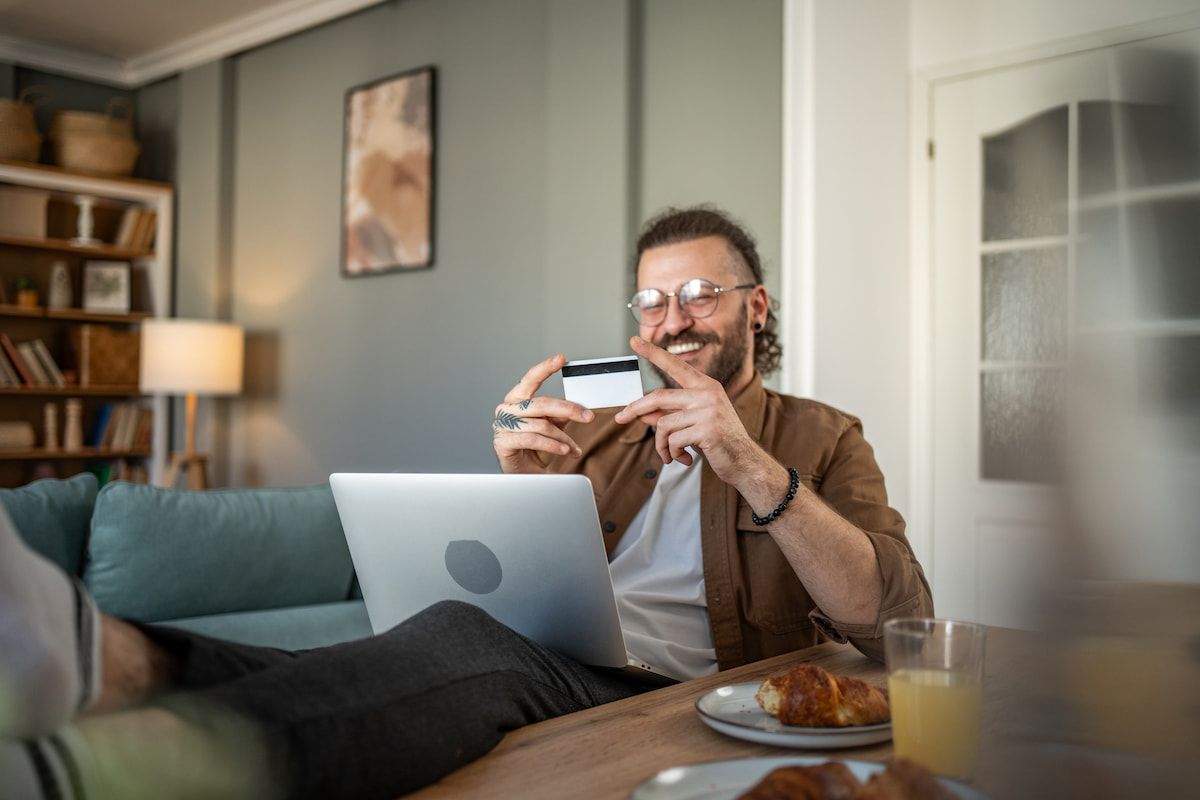 Reloadable Visa Card vs. Visa Gift Cards